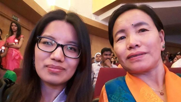 Brasileiro 'adotou' tibetana refugiada: 'Filha é também quem criamos'