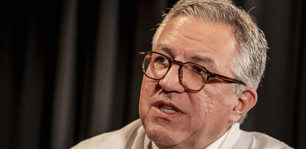 Padilha sobre ajuda a mulher em voo: 'Não é a primeira vez que acontece'