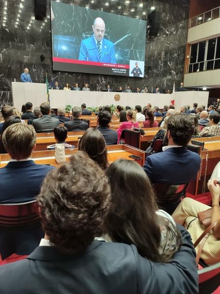 Governo de Minas Gerais: Romeu Zema renuncia, e Mateus Simões assume