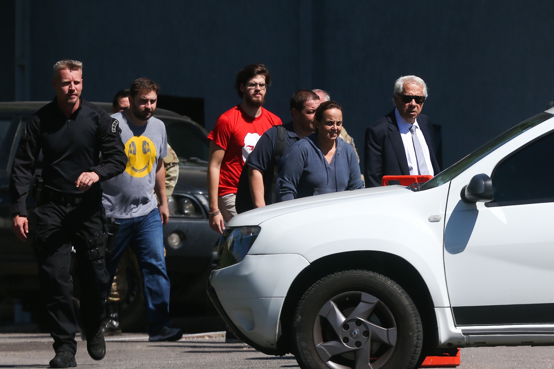 Lula recebe visita de familiares pela primeira vez desde a prisão - 12 ...