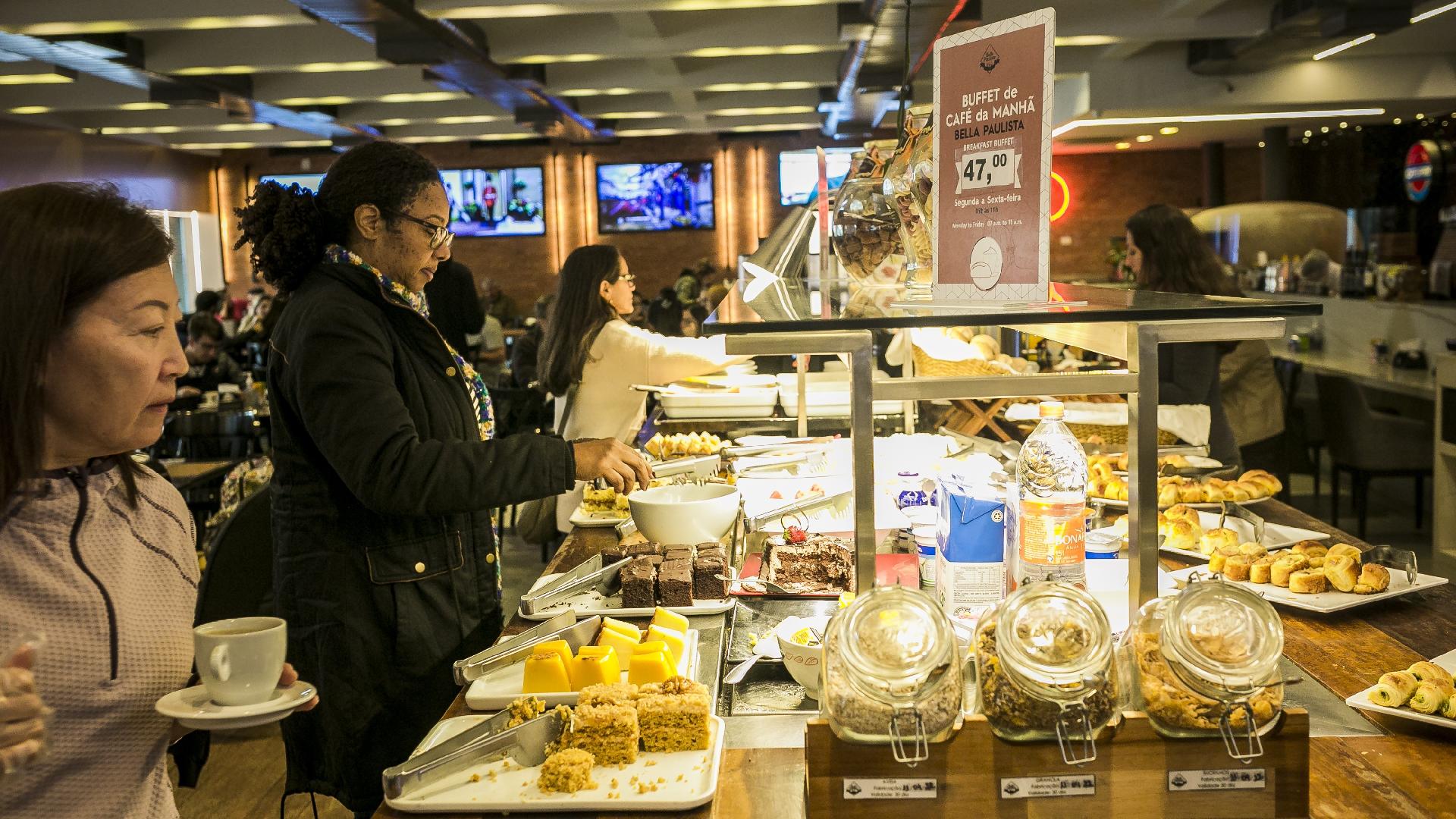 Inflação nas padarias: paulistanos tomam café em casa e levam marmita