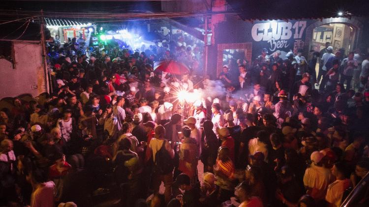 Falta de opção? Jovens cruzam SP e vão a bailes de favela por ...