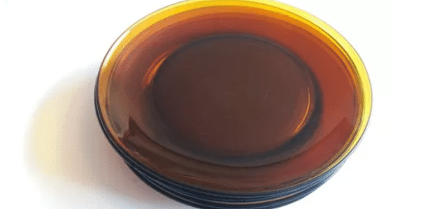 Duralex: Pratos Marrom de Vidro Saem de Linha e Viram Raridade