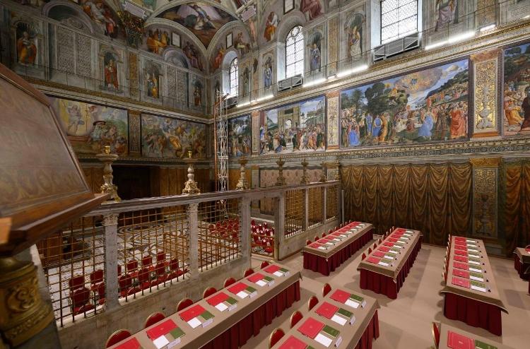 Capela Sistina está pronta para o conclave; veja fotos e detalhes
