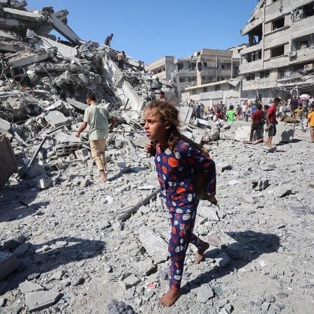 Tropas israelenses avançam por terra em Gaza em 'ofensiva principal'