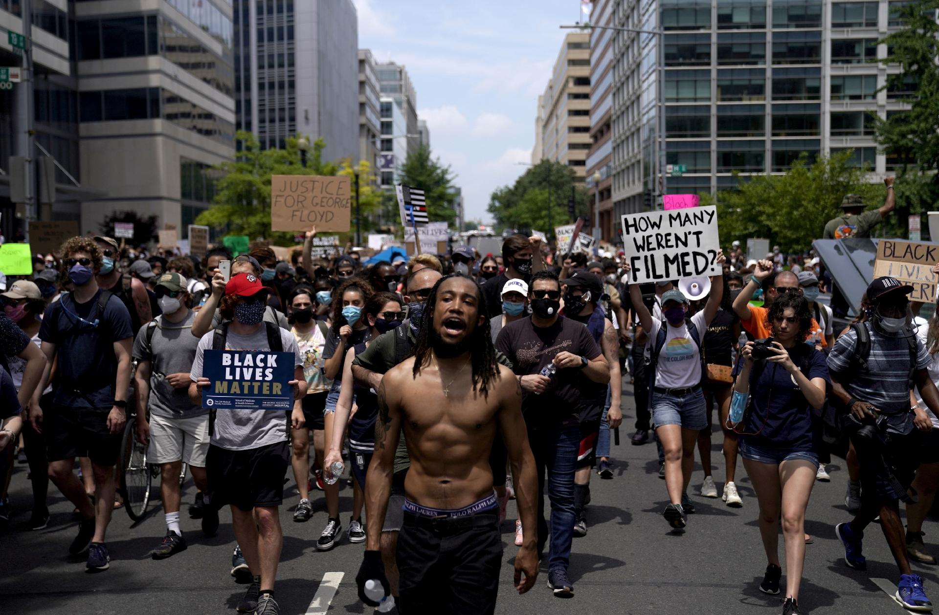 Fotos: Protestos contra o racismo continuam nos EUA - 06/06/2020 - UOL ...