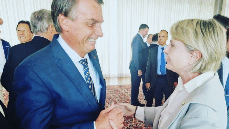 Senadora diz que Eduardo é culpado por tornozeleira em Bolsonaro