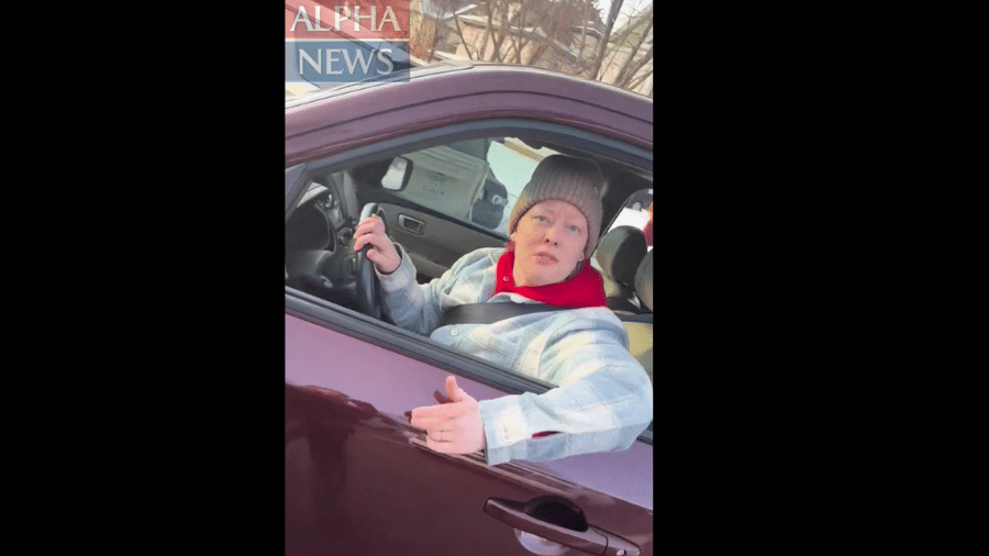 Vídeo mostra momento em que mulher é morta por agente do ICE nos EUA