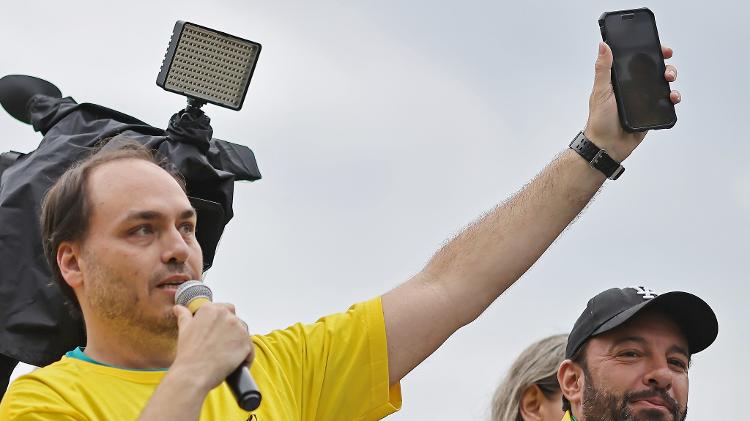 Carol de Toni deixa PL após ser escanteada para Carlos ser candidato em SC