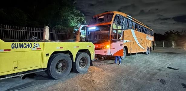 Polícia apreende ônibus circulando após acidente com 22 feridos na BA