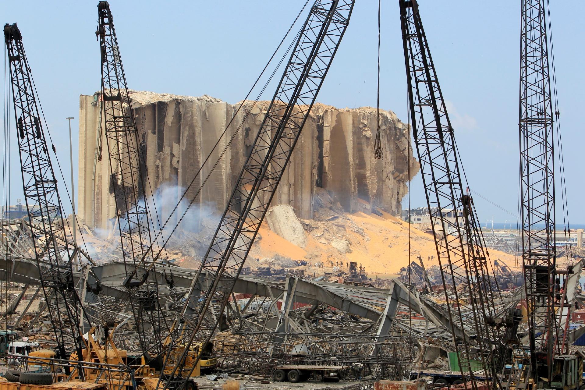 Explosão em Beirute: Vídeo feito por drone mostra devastação no porto ...