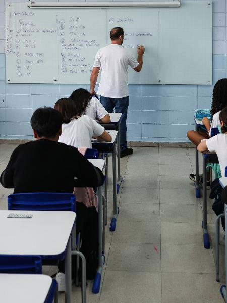 Com aumento dado por Lula, mais cidades devem descumprir piso de professor
