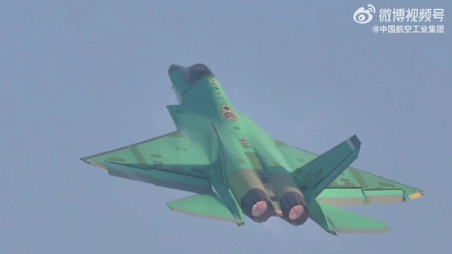 China divulga caça J-35 sem pintura e reforça indícios de produção em série