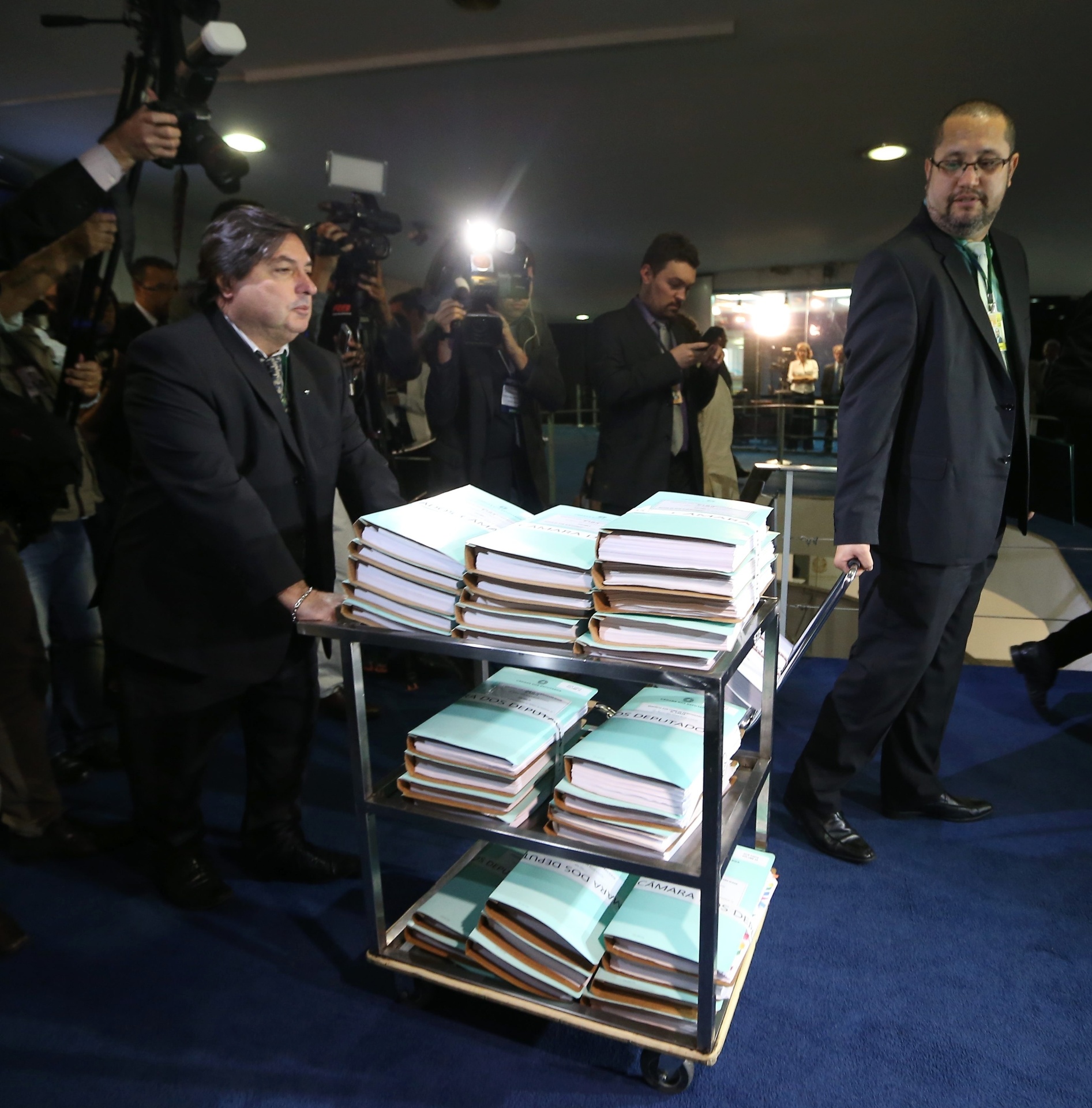 Relator quer ouvir Dilma em junho e encerrar comissão do impeachment ...