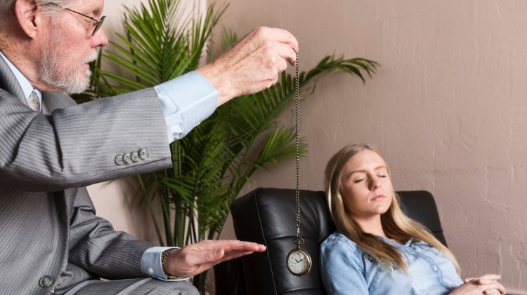 Hipnose é ligada à redução de dor e tabagismo, mas não há curas ...