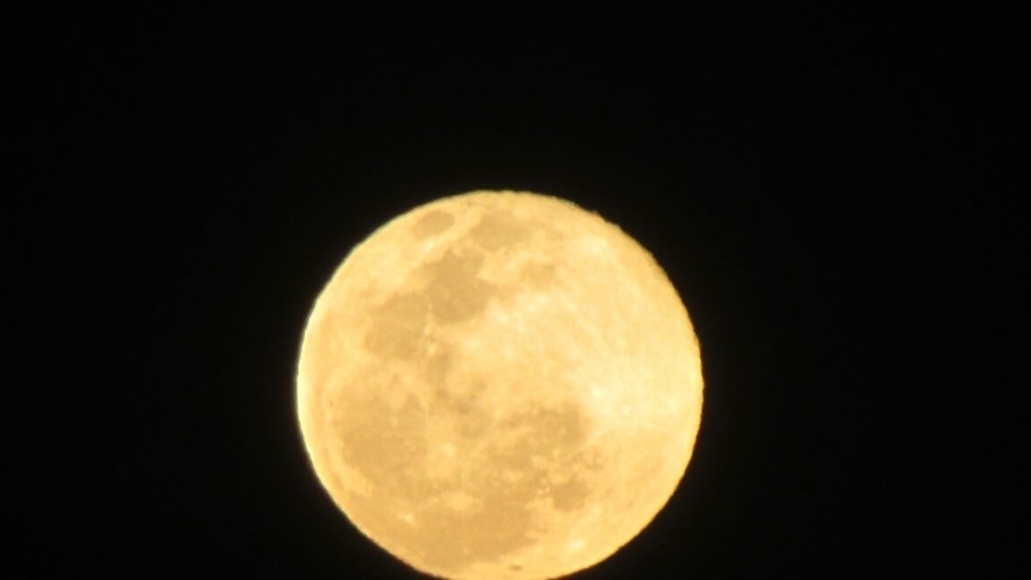 Fotos: Fenômeno da "lua azul" ilumina o céu pelo mundo - 31/07/2015 ...