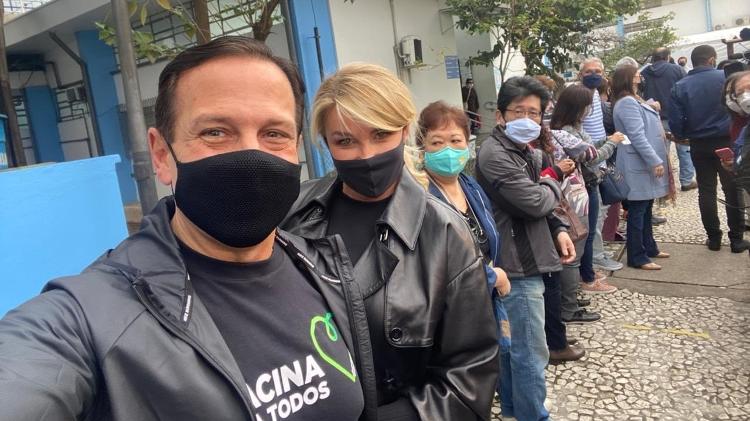 Doria e primeira-dama de SP são vacinados contra covid com a CoronaVac