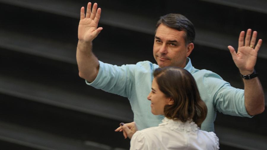 Flávio Bolsonaro - UOL Notícias