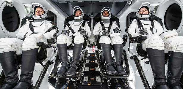 Quatro astronautas retornam à Terra em cápsula da SpaceX - 06/05/2022 ...