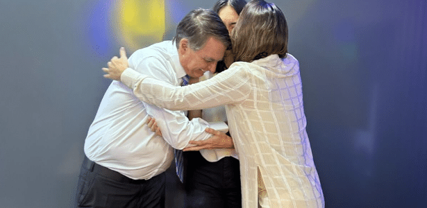 Defesa pede autorização para Laura Bolsonaro visitar ex-presidente na PF