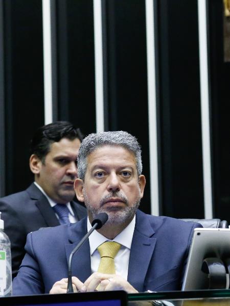 Lira se coloca à disposição de enfermeiros para solução de novo piso