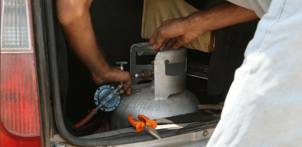 Combustível caro? Usar gás de cozinha no carro é opção ainda pior
