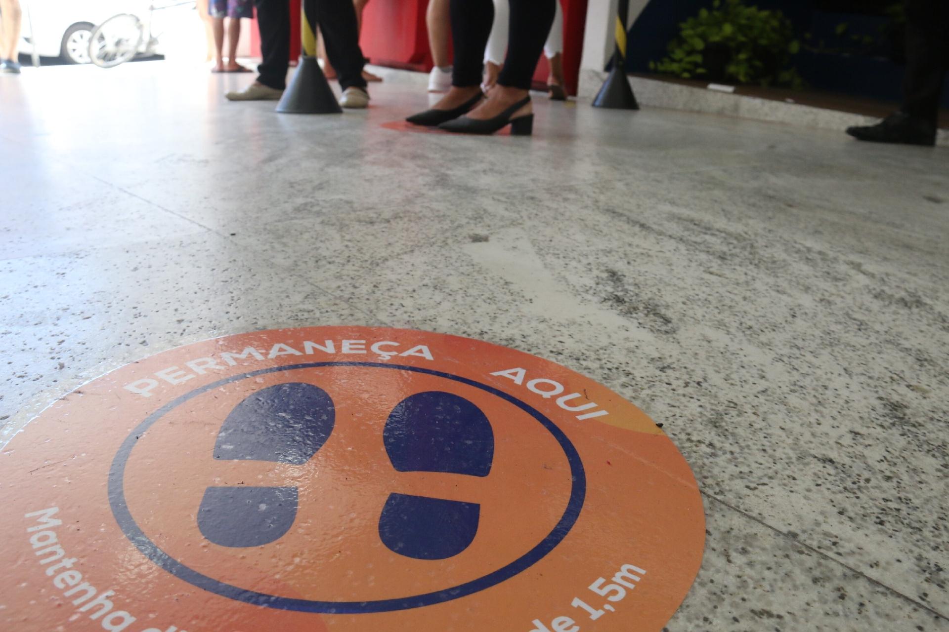 Em primeiro dia de abertura de shoppings, Belém tem aglomeração e filas ...