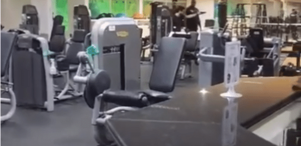 Vídeo: Homem ameaça aluno com arma em academia no Recife Vídeo: Homem ameaça aluno com arma em academia no Recife