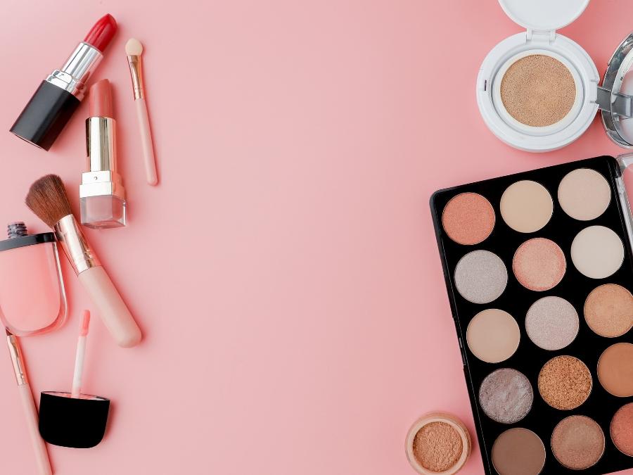 Maquiagem prática: 7 produtos multifuncionais para usar no dia a dia