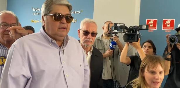 Datena vota acompanhado do vice em SP