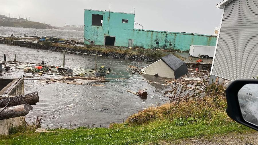 Fiona vira tempestade pós-tropical depois de atingir Canadá