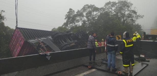 Acidente com van de atletas de time de remo mata ao menos nove pessoas