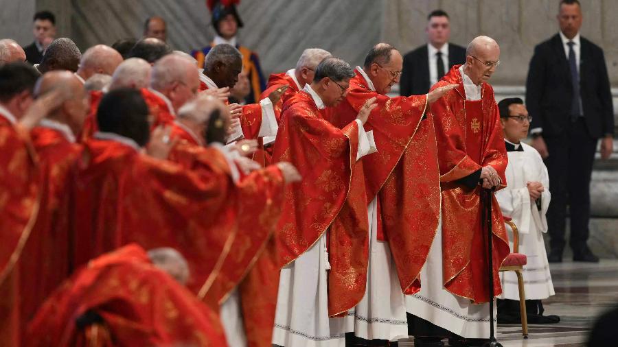 Favoritos para novo papa: como estão apostas no 1º dia de conclave