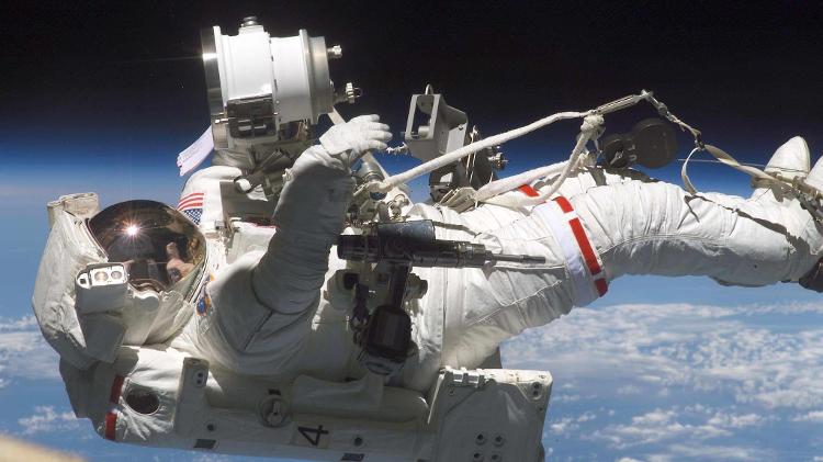 Como são feitos os acoplamentos de astronaves no espaço?