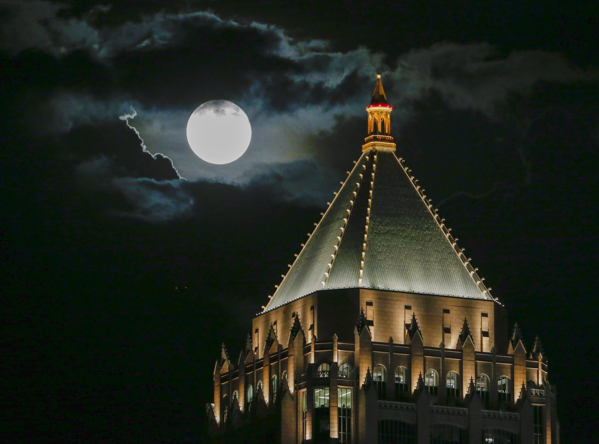 Fotos: Fenômeno da "lua azul" ilumina o céu pelo mundo - 31/07/2015 ...