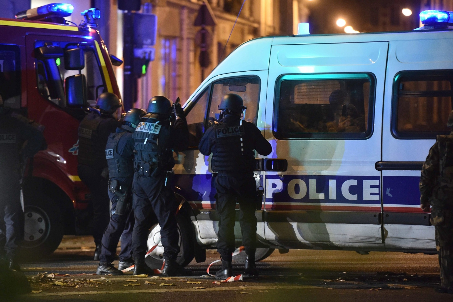 O que já se sabe sobre os ataques terroristas em Paris - 14/11/2015 ...