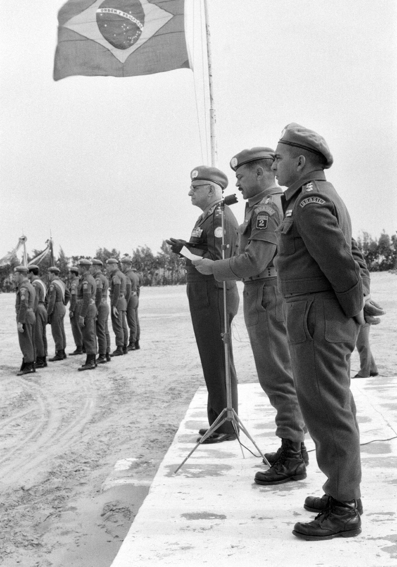 Fotos: Nobel da Paz: Batalhão Suez foi um dos vencedores em 1988 - 10 ...