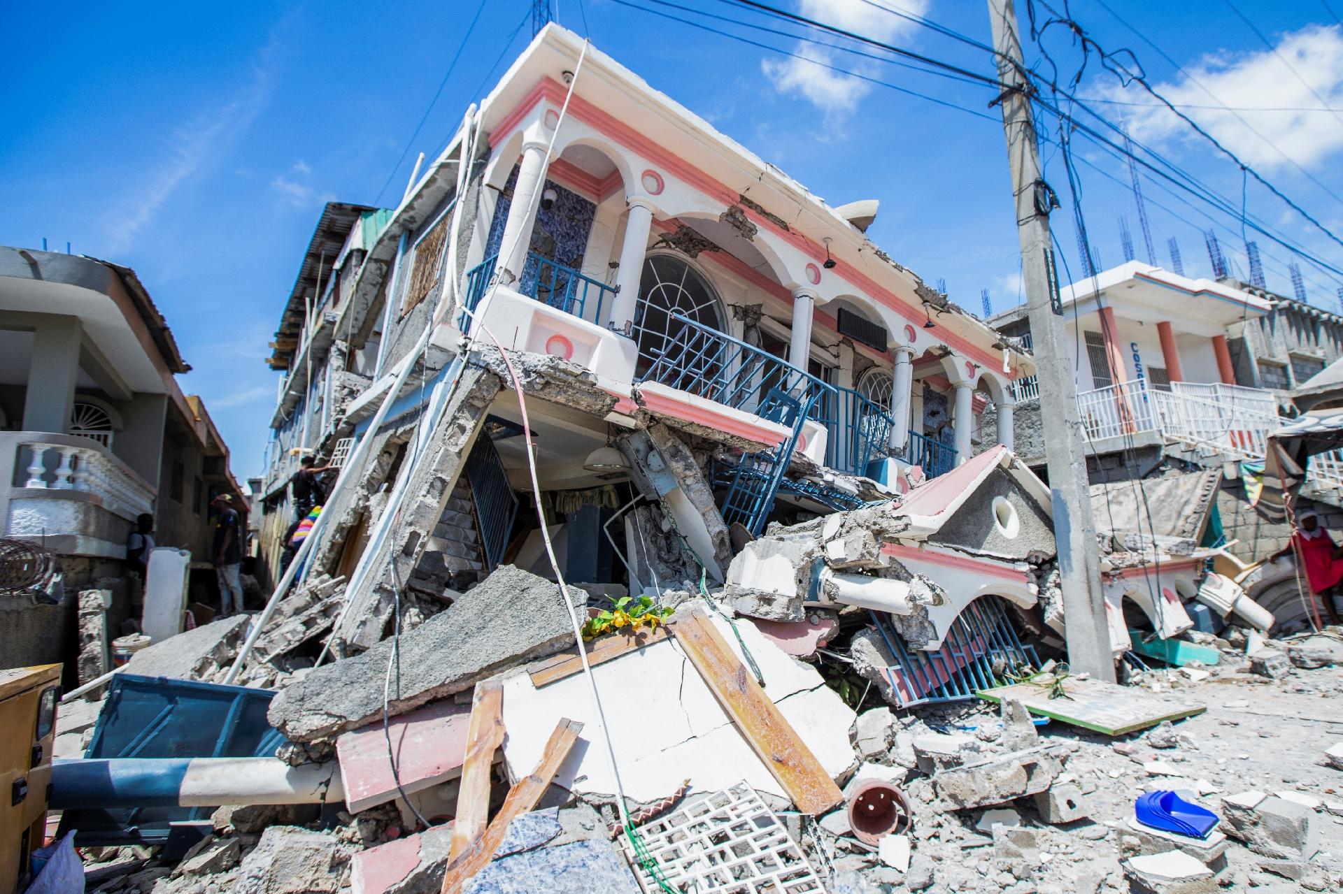 Terremoto de magnitude 7,2 atinge o Haiti; 304 mortes confirmadas