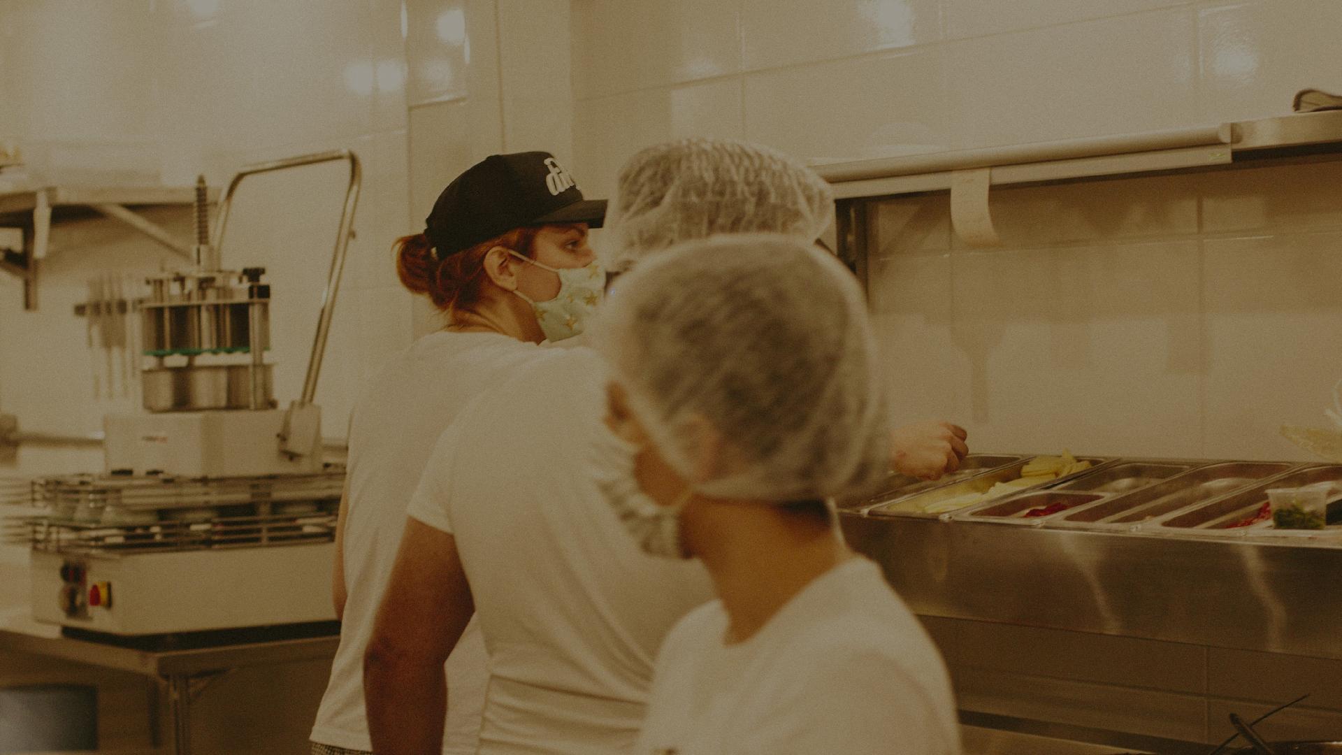 Dark kitchens: como funcionam as cozinhas que vendem por aplicativo