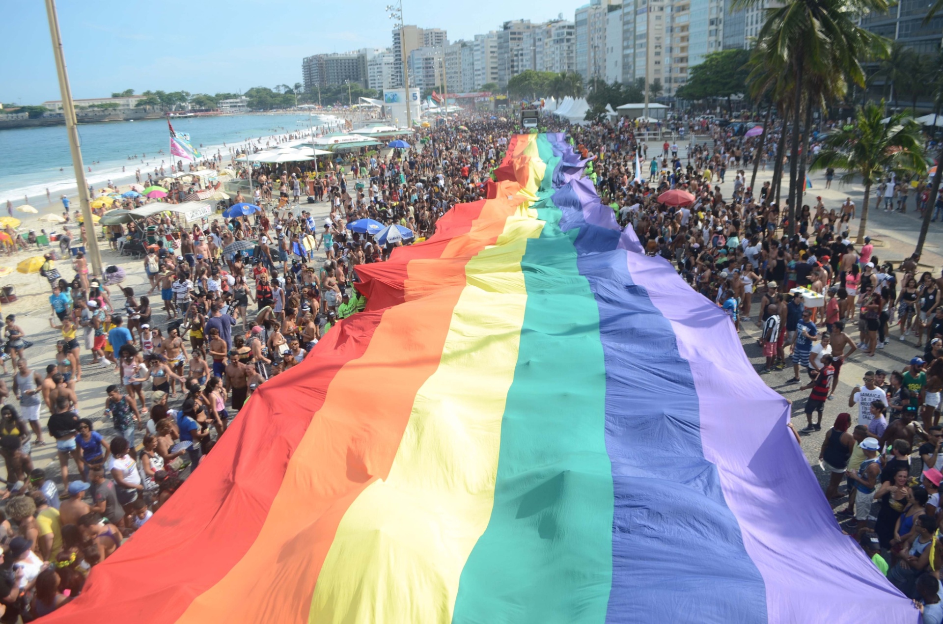 Fotos: Parada LGBT reúne milhares de pessoas na orla do Rio - 11/12 ...