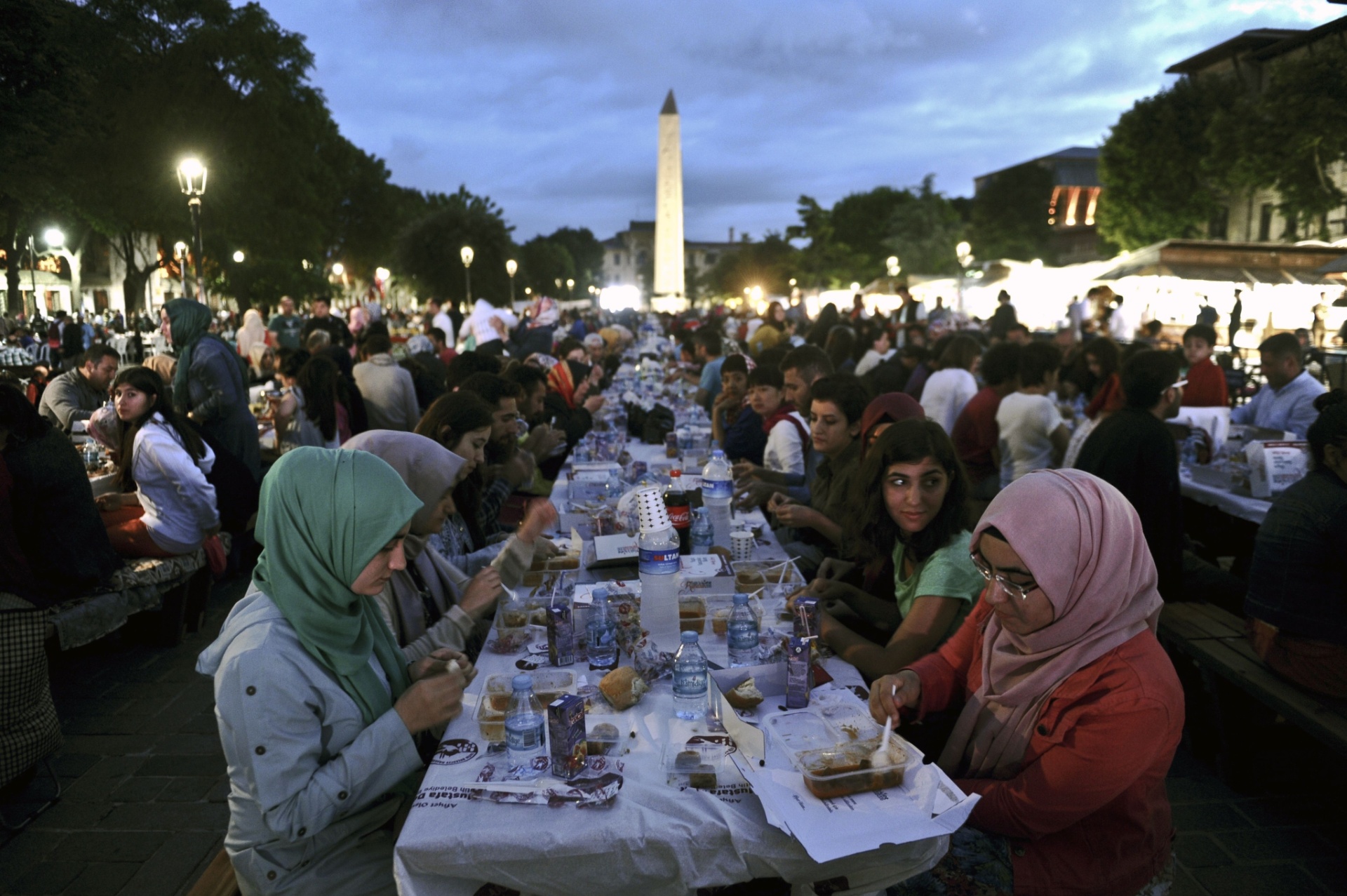 Fotos: Muçulmanos celebram o Ramadã - 17/06/2015 - UOL Notícias