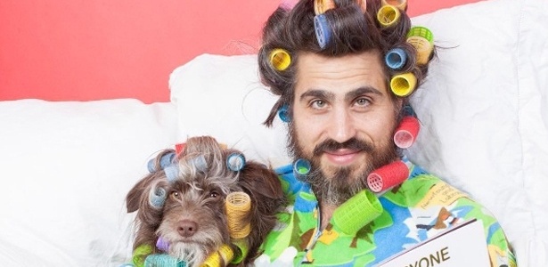 Cara de um, focinho do outro! Eles se parecem muito e se vestem iguais ...