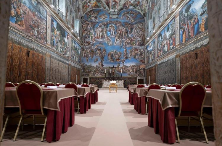 Capela Sistina está pronta para o conclave; veja fotos e detalhes