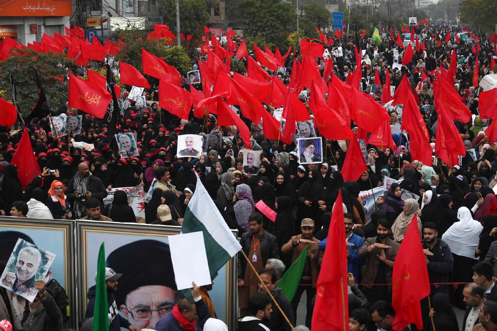 Fotos: Xiitas protestam pelo mundo contra EUA e Reino Unido por morte ...