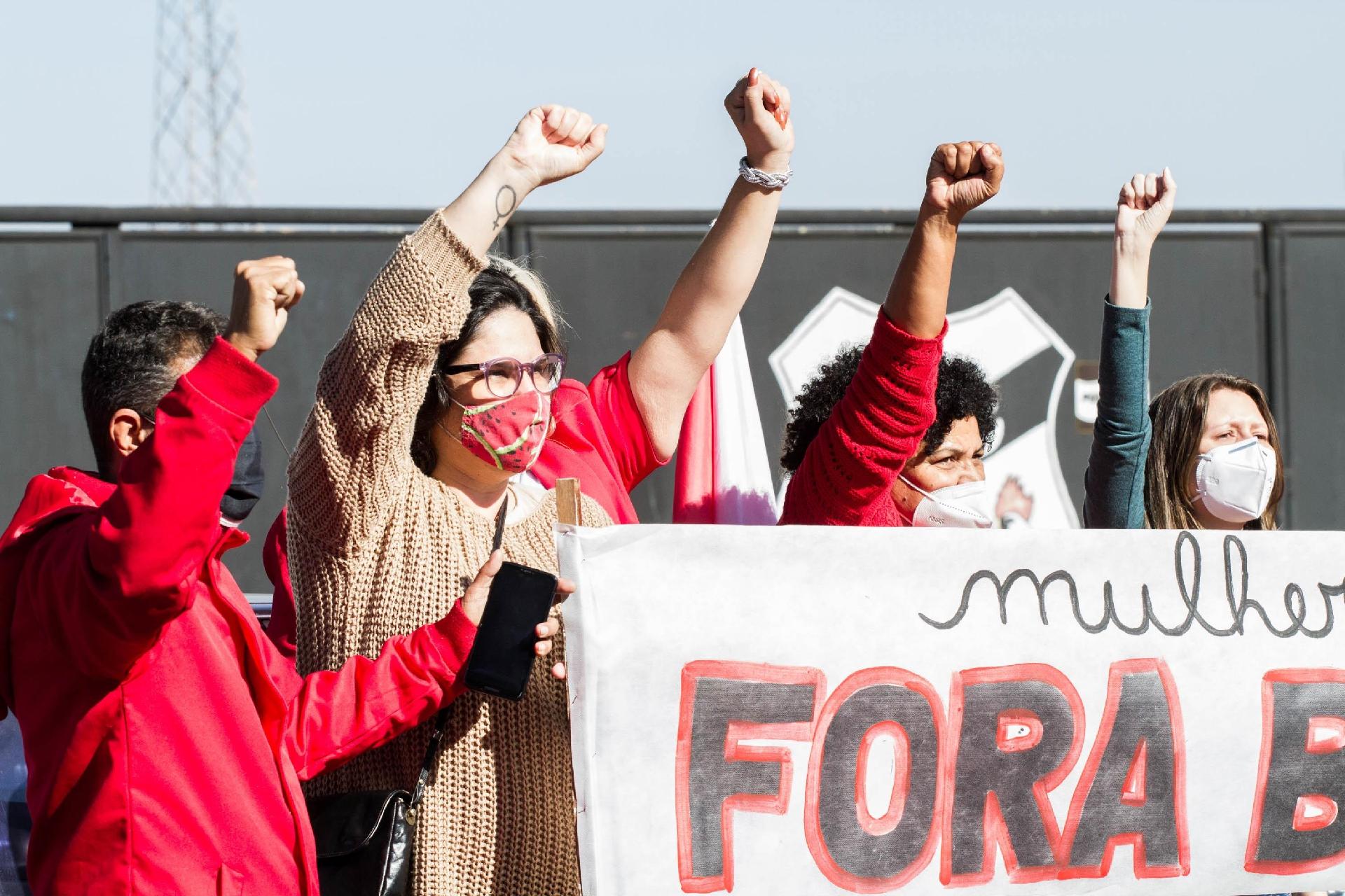 Protestos contra Bolsonaro: "Movimento cresce", diz Gleisi