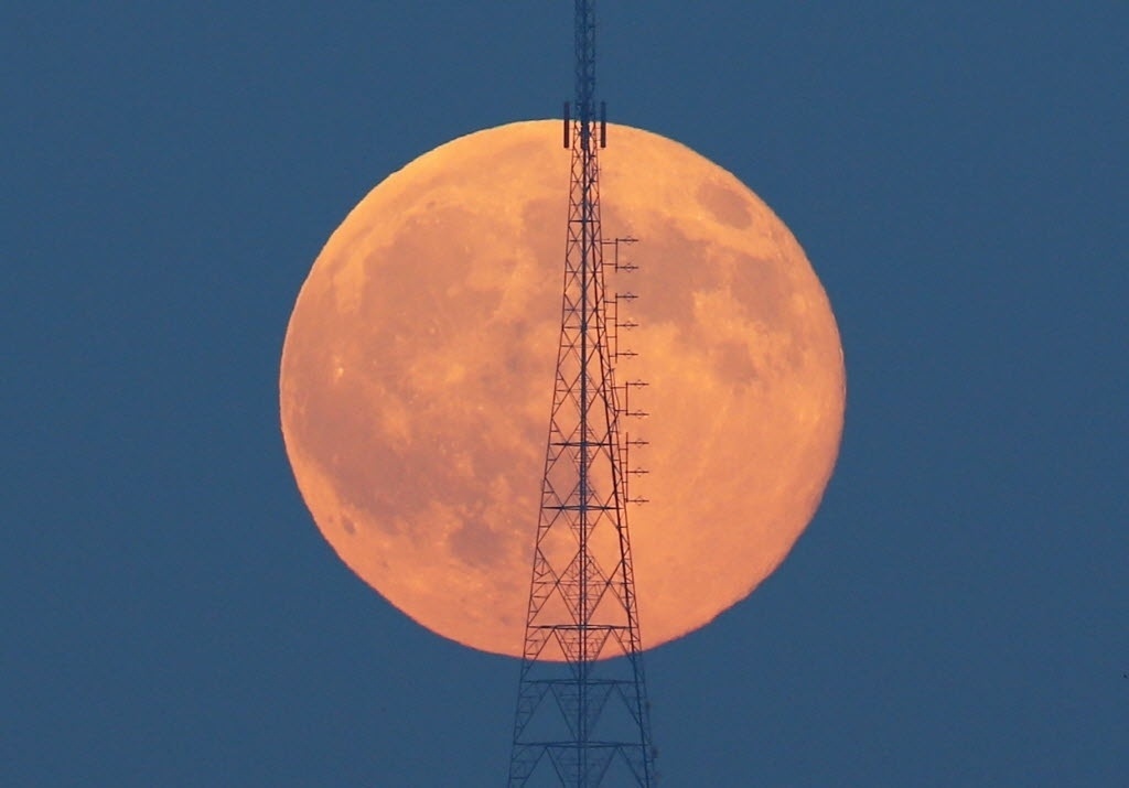 Fotos: Fenômeno da "lua azul" ilumina o céu pelo mundo - 31/07/2015 ...