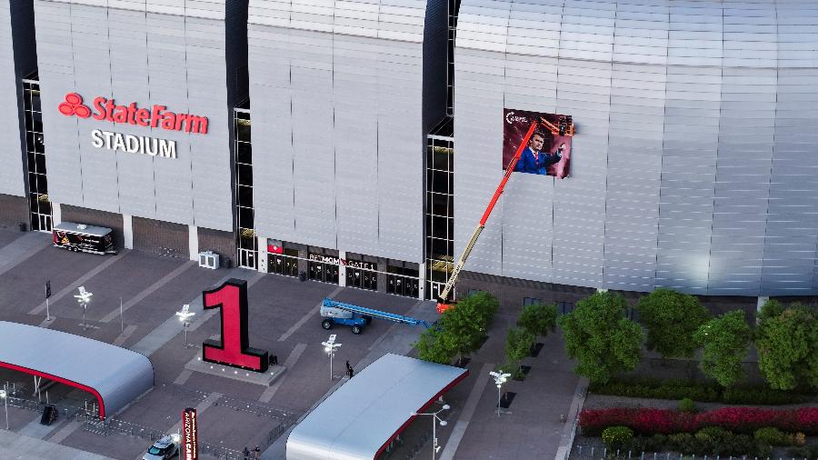 Homem armado se passa por policial e é preso no local do funeral de Kirk