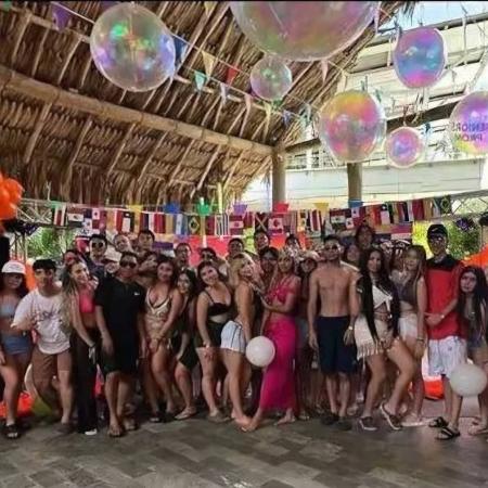 Ônibus com estudantes cai de penhasco na Colômbia e deixa 17 mortos