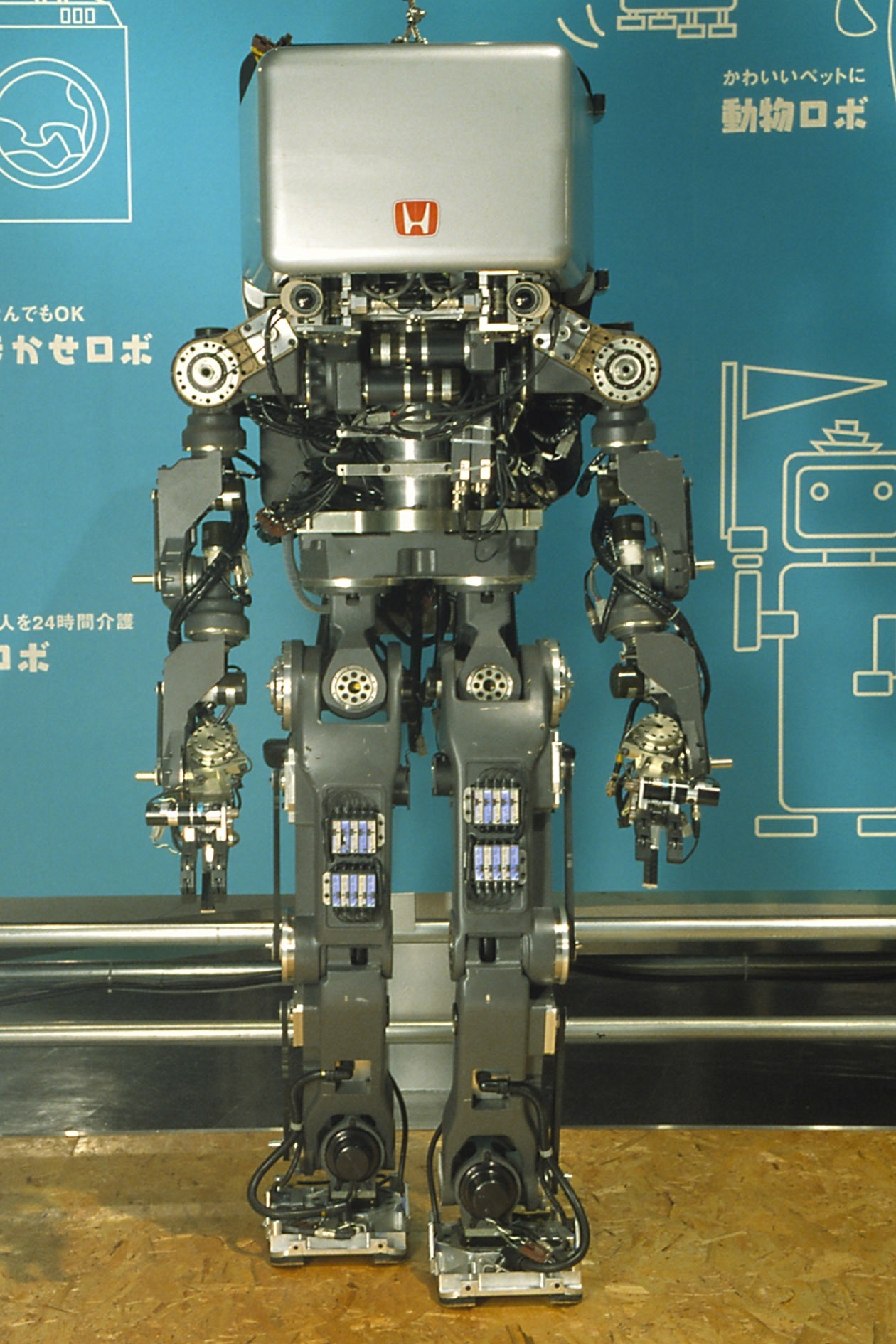 Fotos: Robô Asimo faz 15 anos - 30/10/2015 - UOL Tecnologia