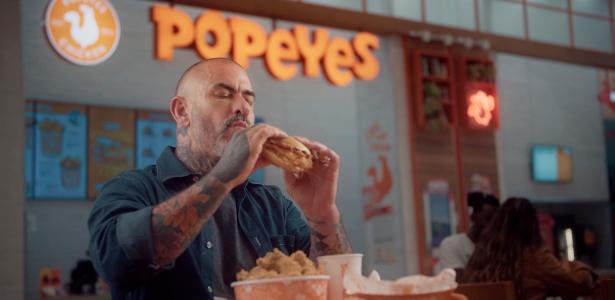 Chef Henrique Fogaça vira garoto propaganda de rede Popeyes